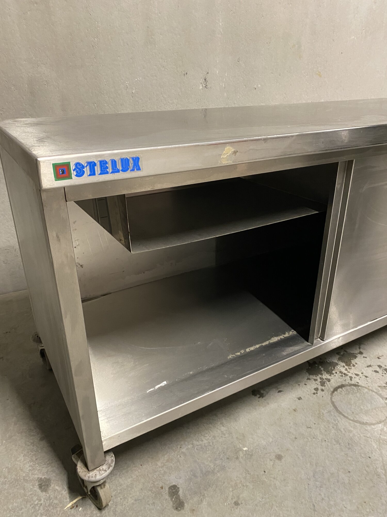 Inox werktafel met schuifdeuren | Komerco