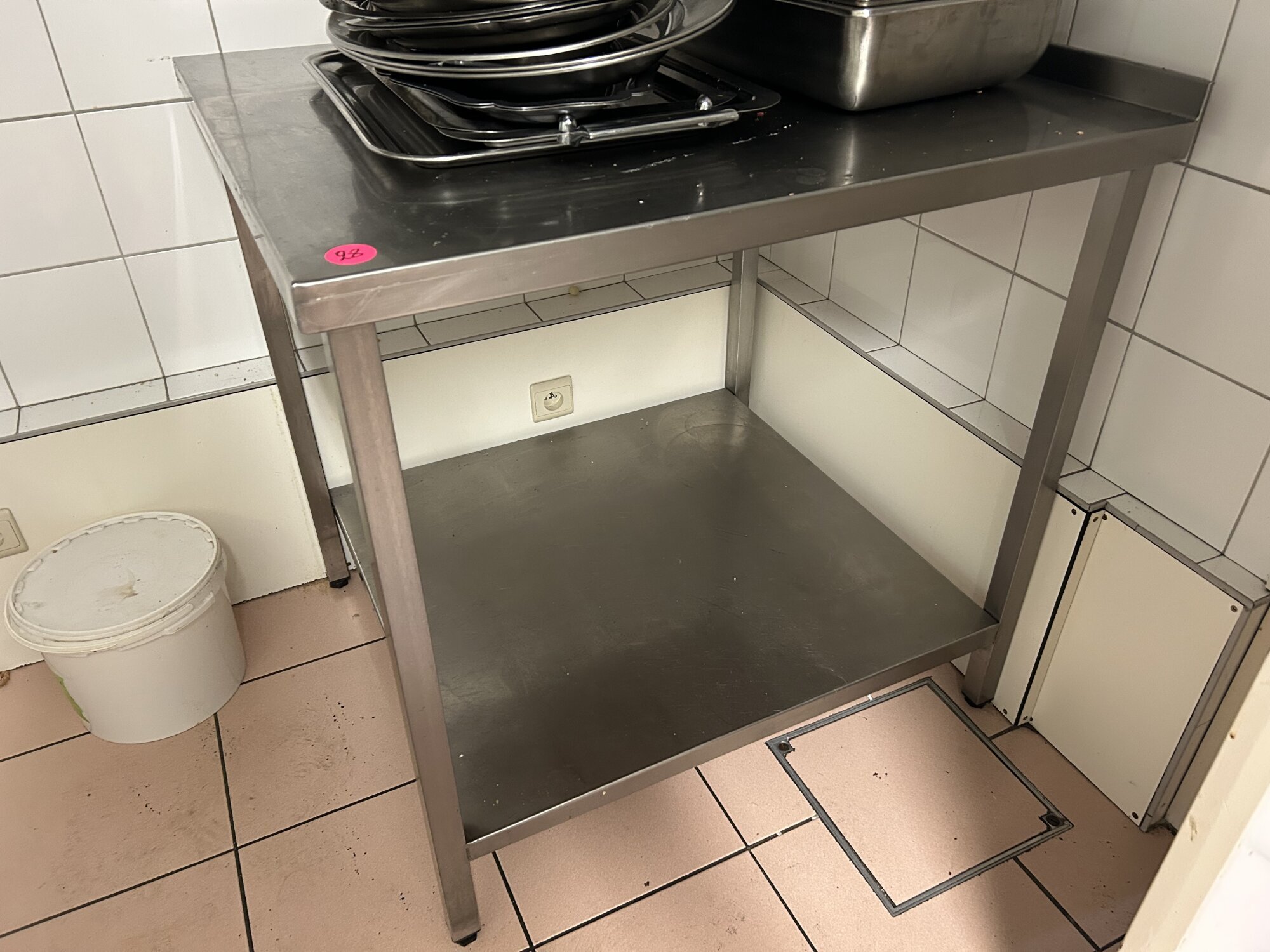 Inox werktafel 80x90x88cm h excl. Inhoud | Komerco