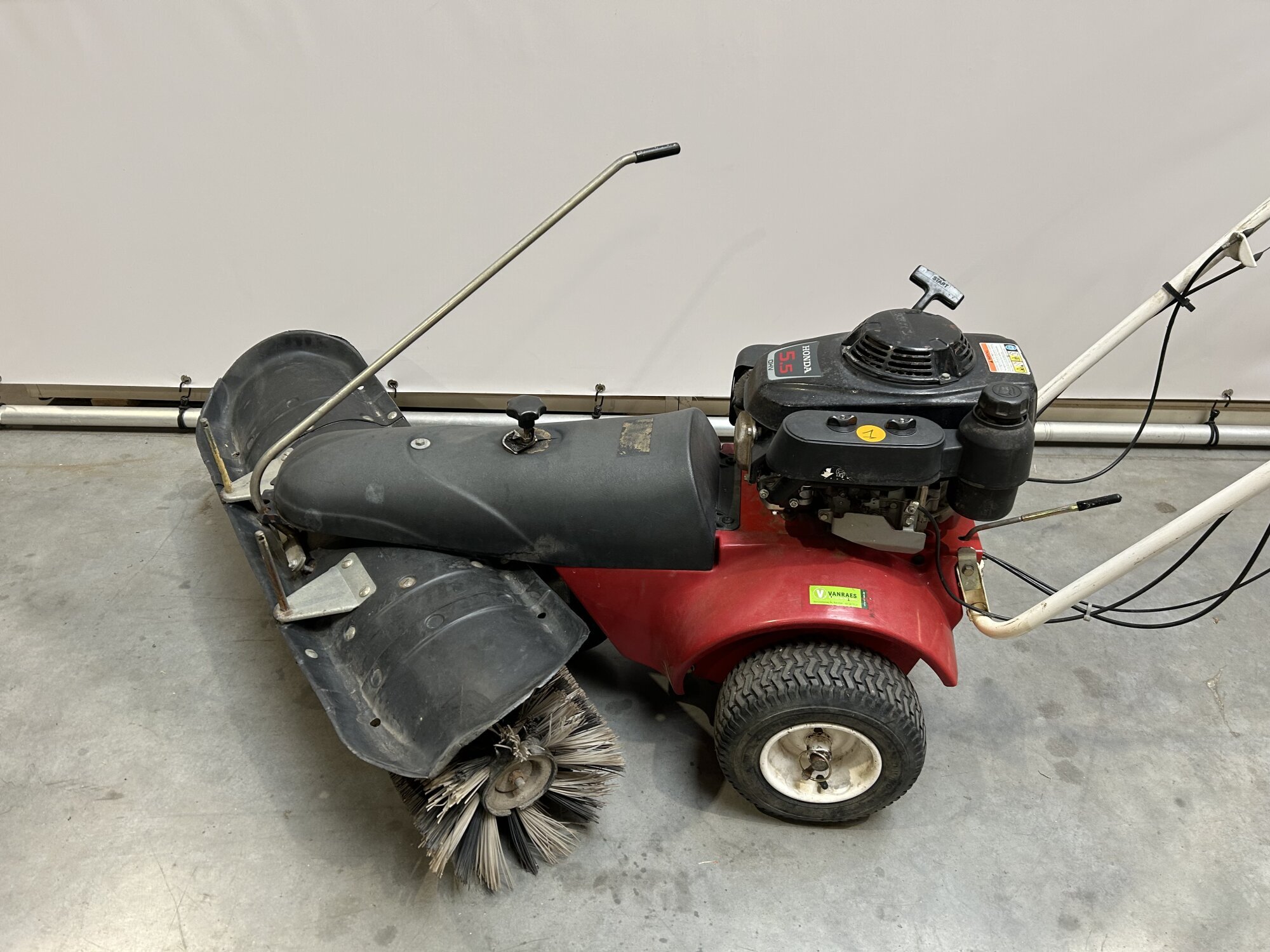 Honda Borstelmachine met opvangbak 5.5 OHV | Komerco