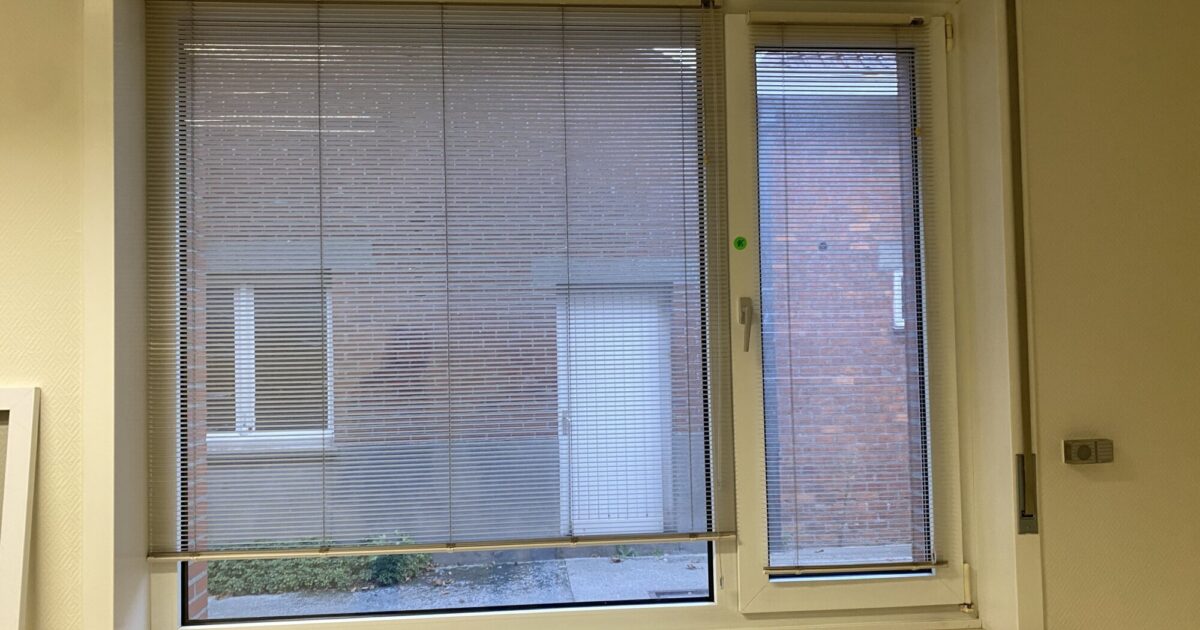 PVC raam met lammelen 210x166cm | Komerco