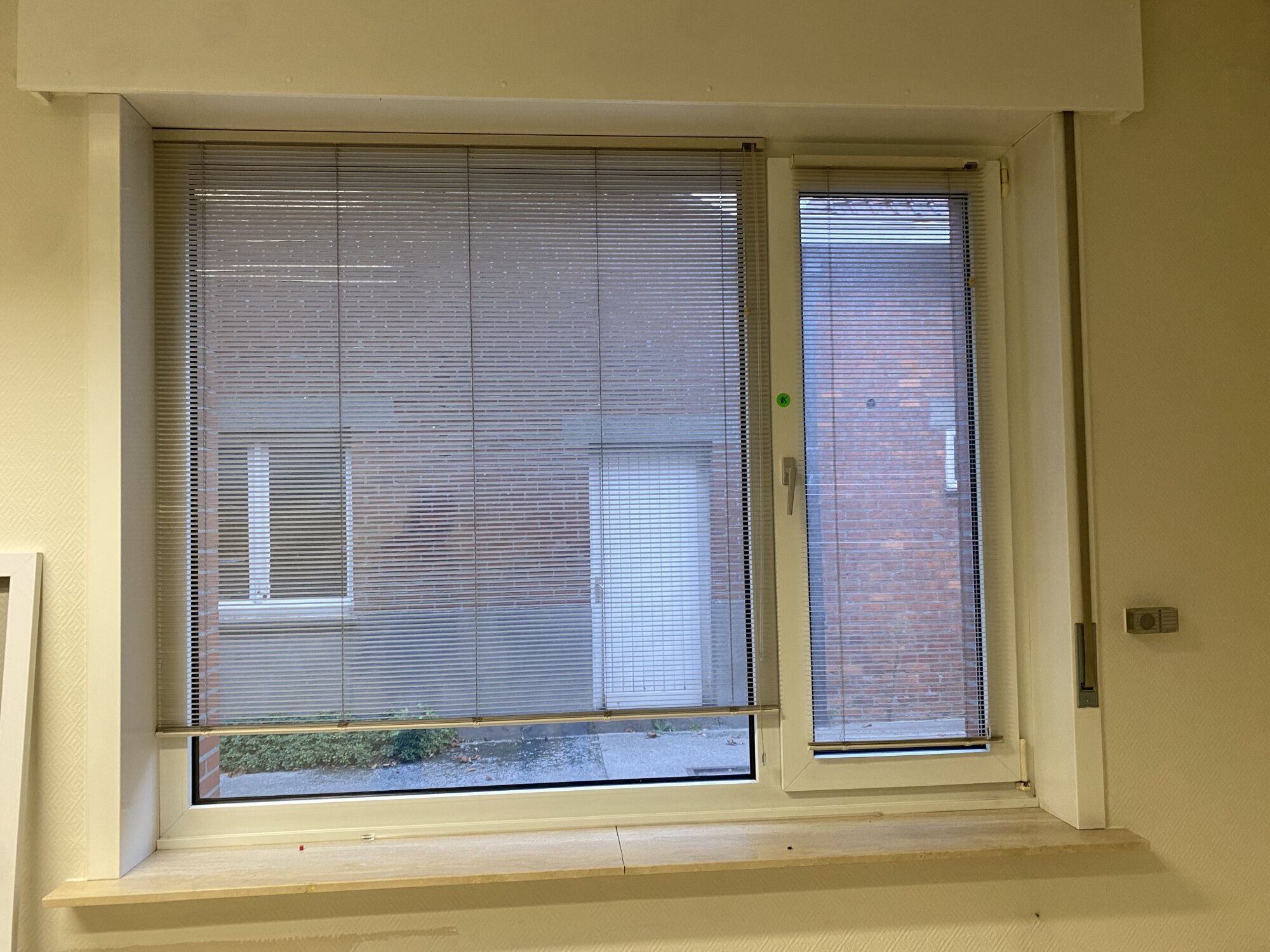PVC raam met lammelen 210x166cm | Komerco