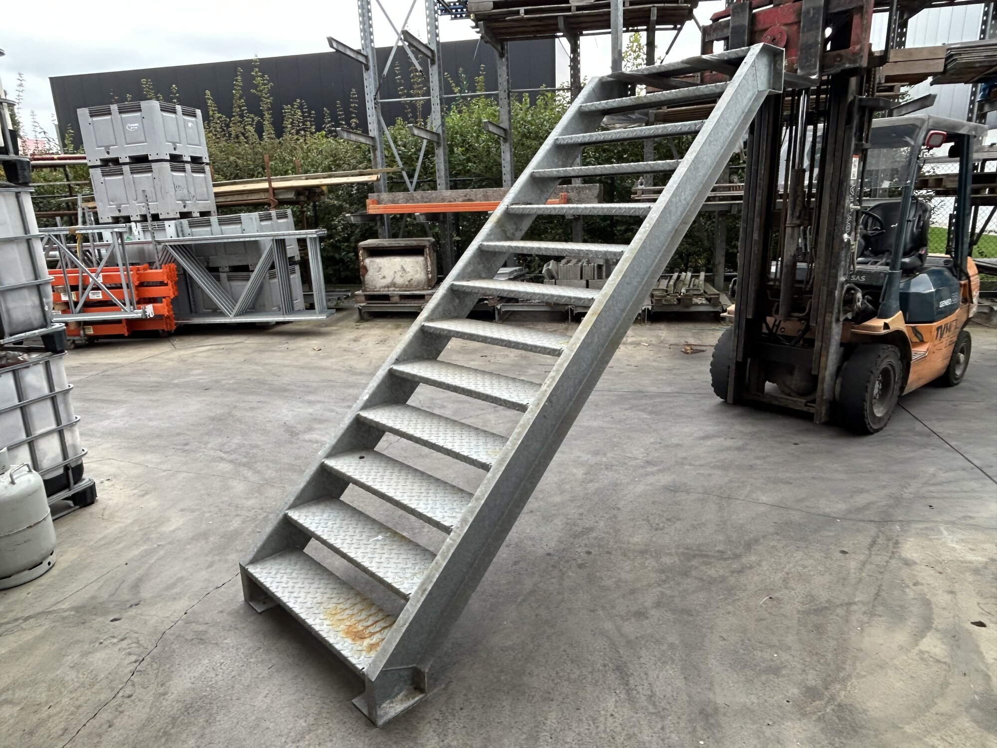 lot 30 Metalen galvanisé trap | Komerco